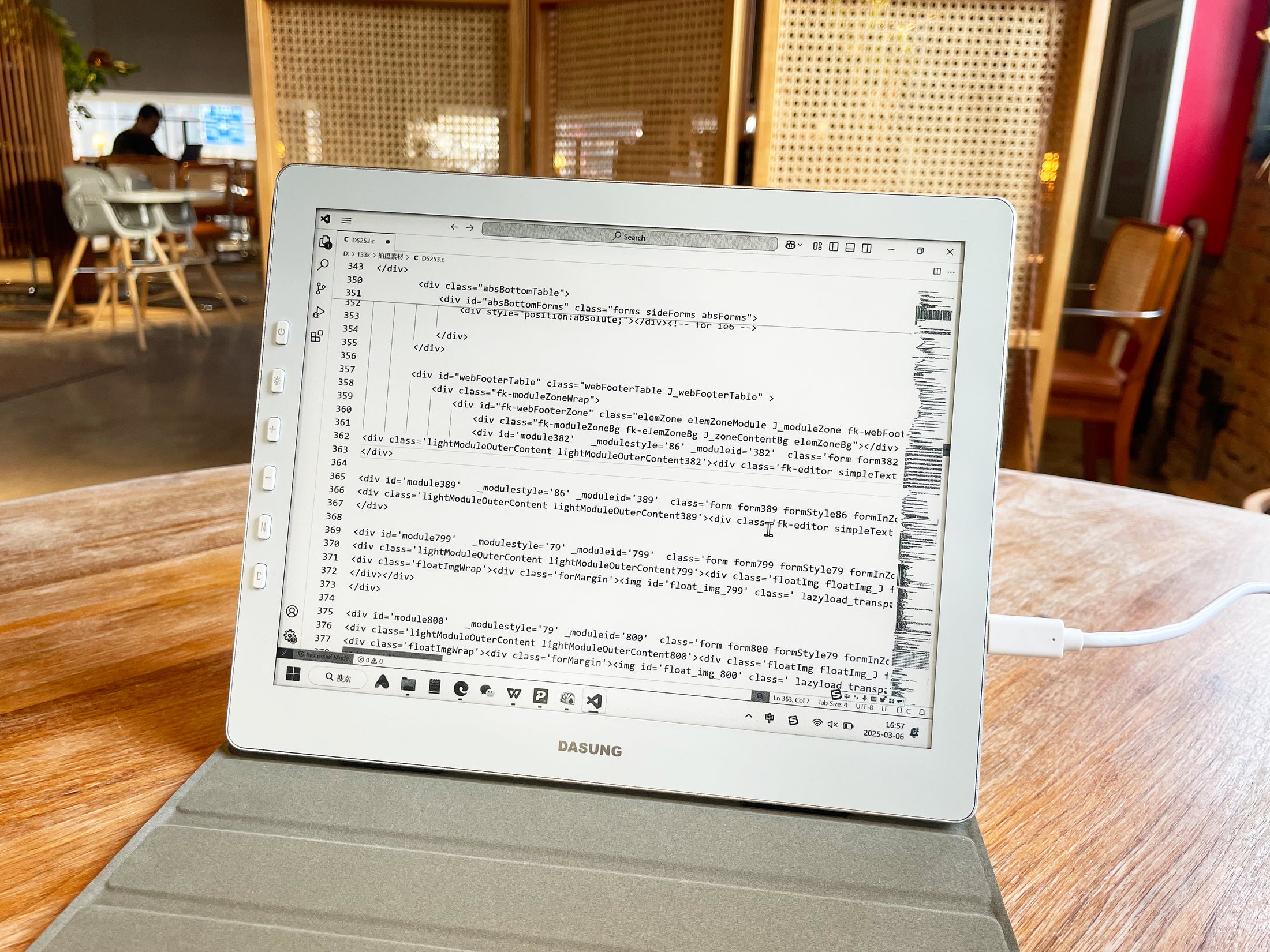 DASUNG Paperlike 103: The World's First 60Hz E-ink Monitor